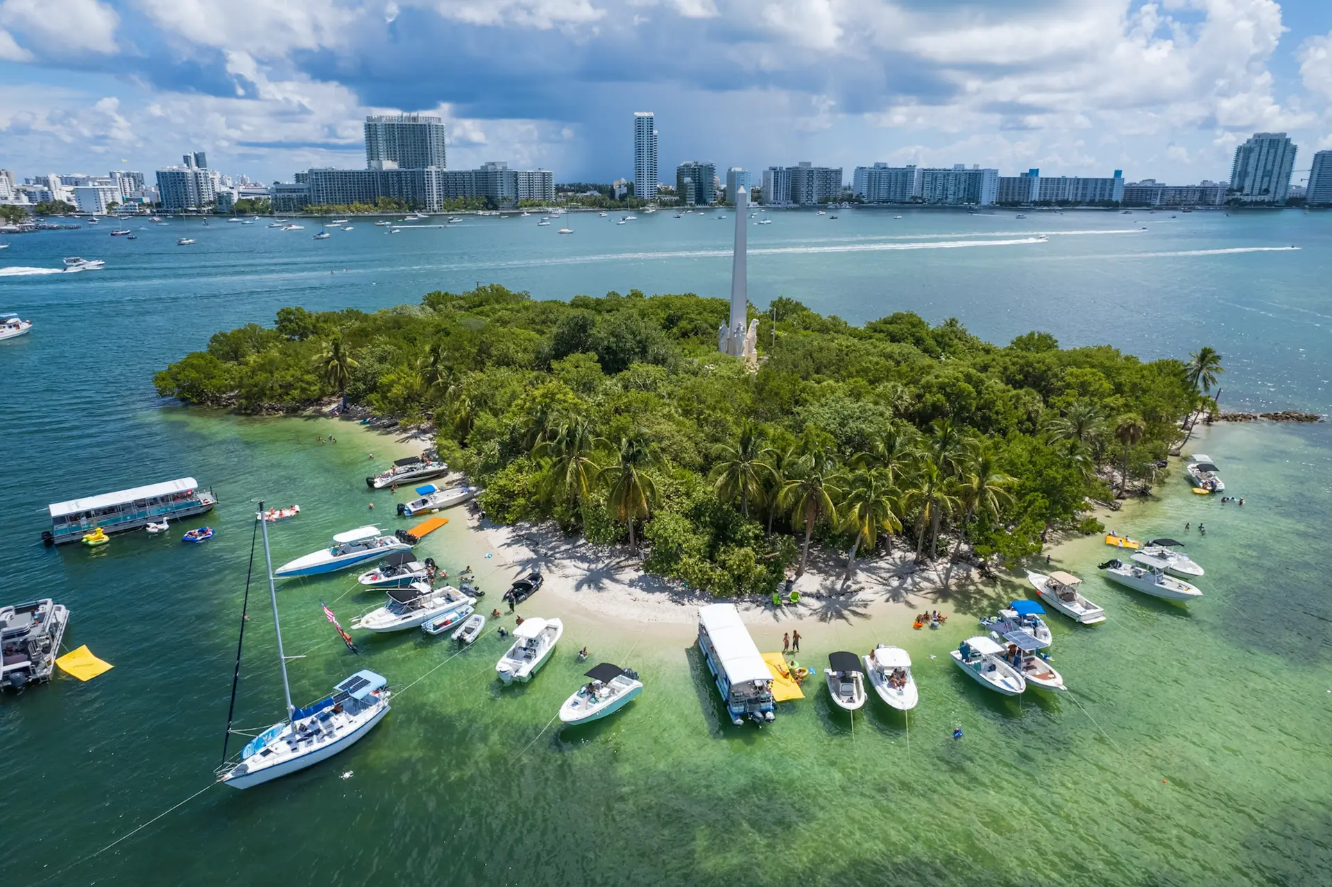 Boat,Party,At,Island,In,Miami – MYA Boat Charters